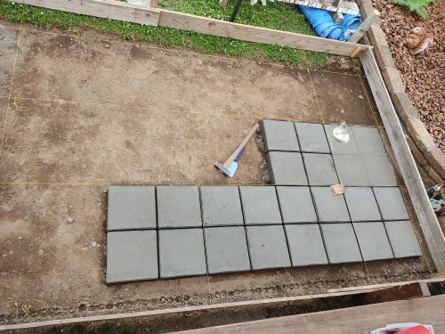 コンクリート金枠を使った、一人でできるコンクリートタイル舗装 | marut-diy