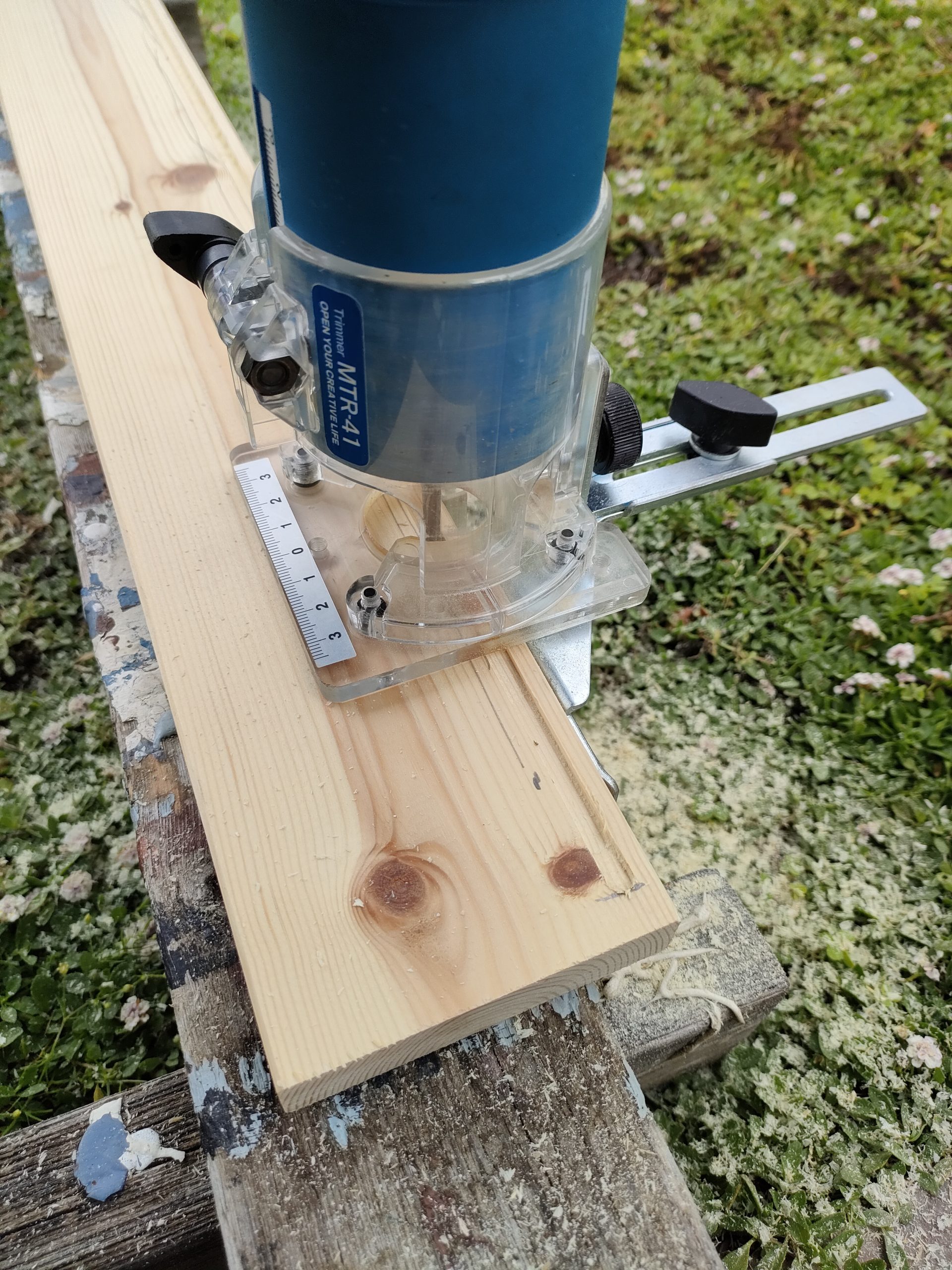 スケルトンな情報分電盤の自作｜スイッチングハブ回りのLAN配線をスッキリ収納 | marut-diy