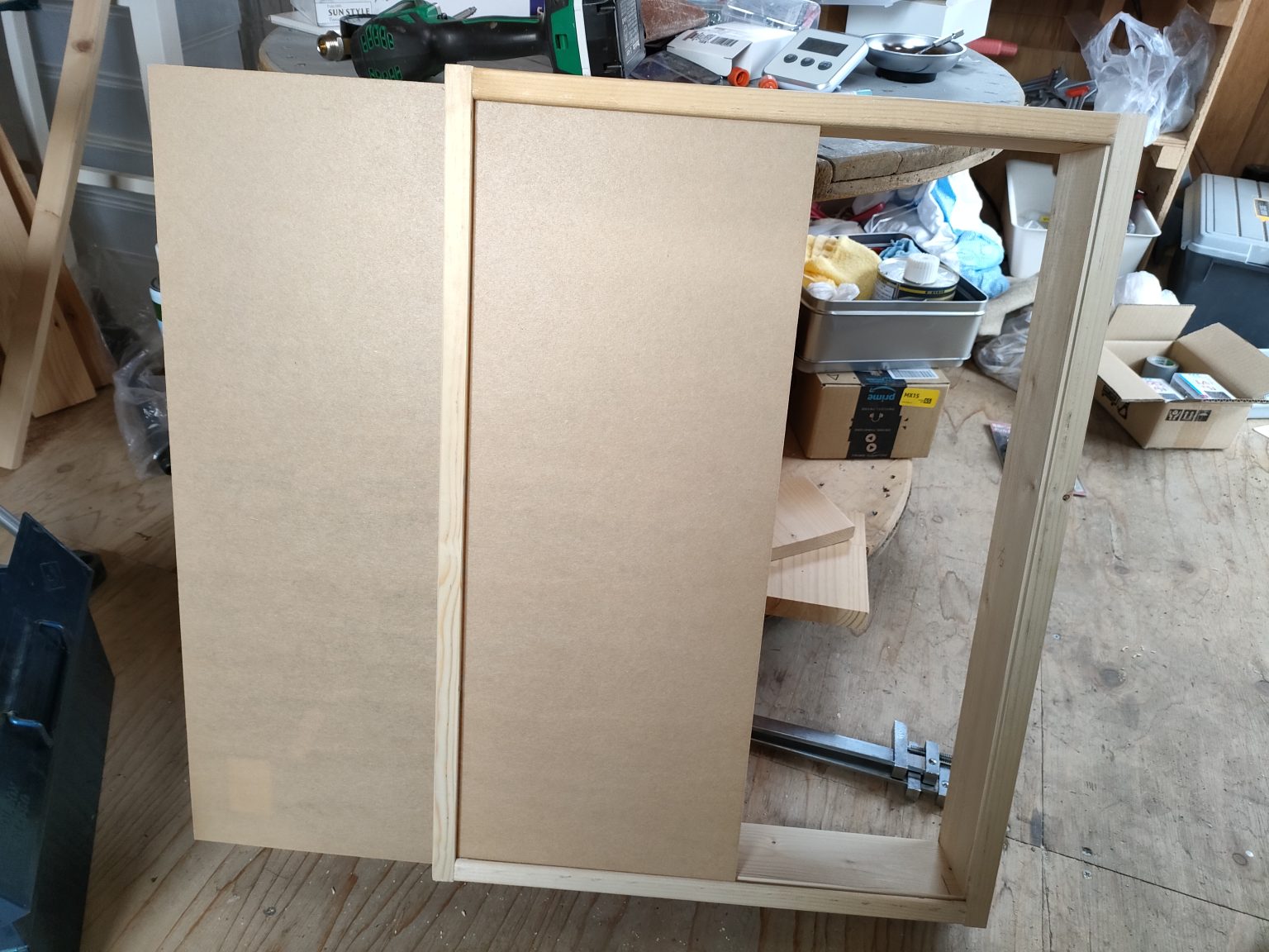 スケルトンな情報分電盤の自作｜スイッチングハブ回りのLAN配線をスッキリ収納 | marut-diy