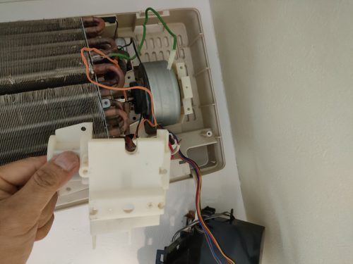 エアコン清掃｜送風ファンが外れない？ | marut-diy